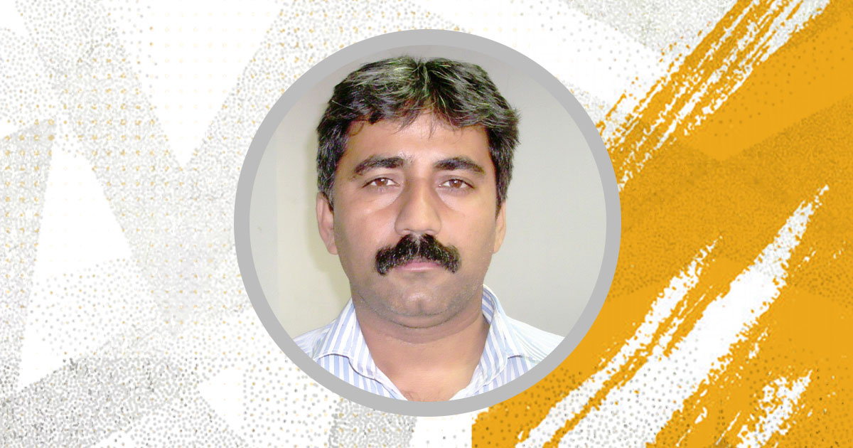 एक इंद्रधनुष-सा चमक जाता है - कविता | हिन्दवी