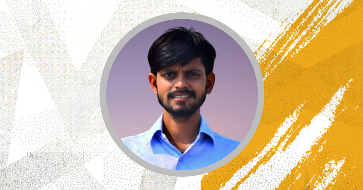 एड़ी को अँगूठे से सटाते - कविता | हिन्दवी