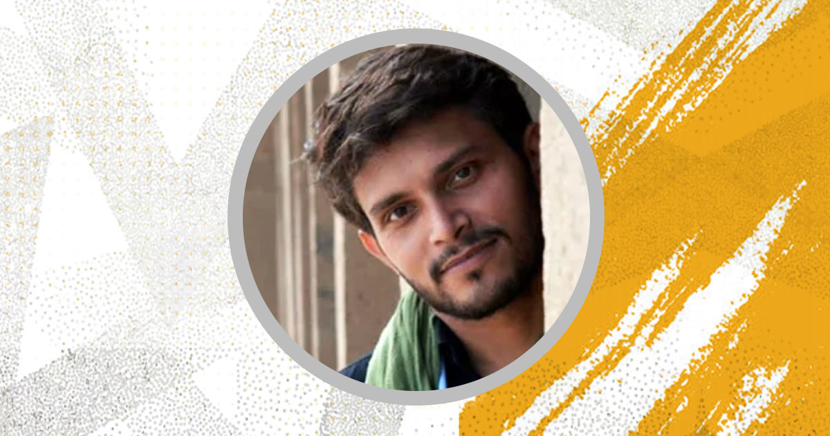 लौटता हूँ - कविता | हिन्दवी